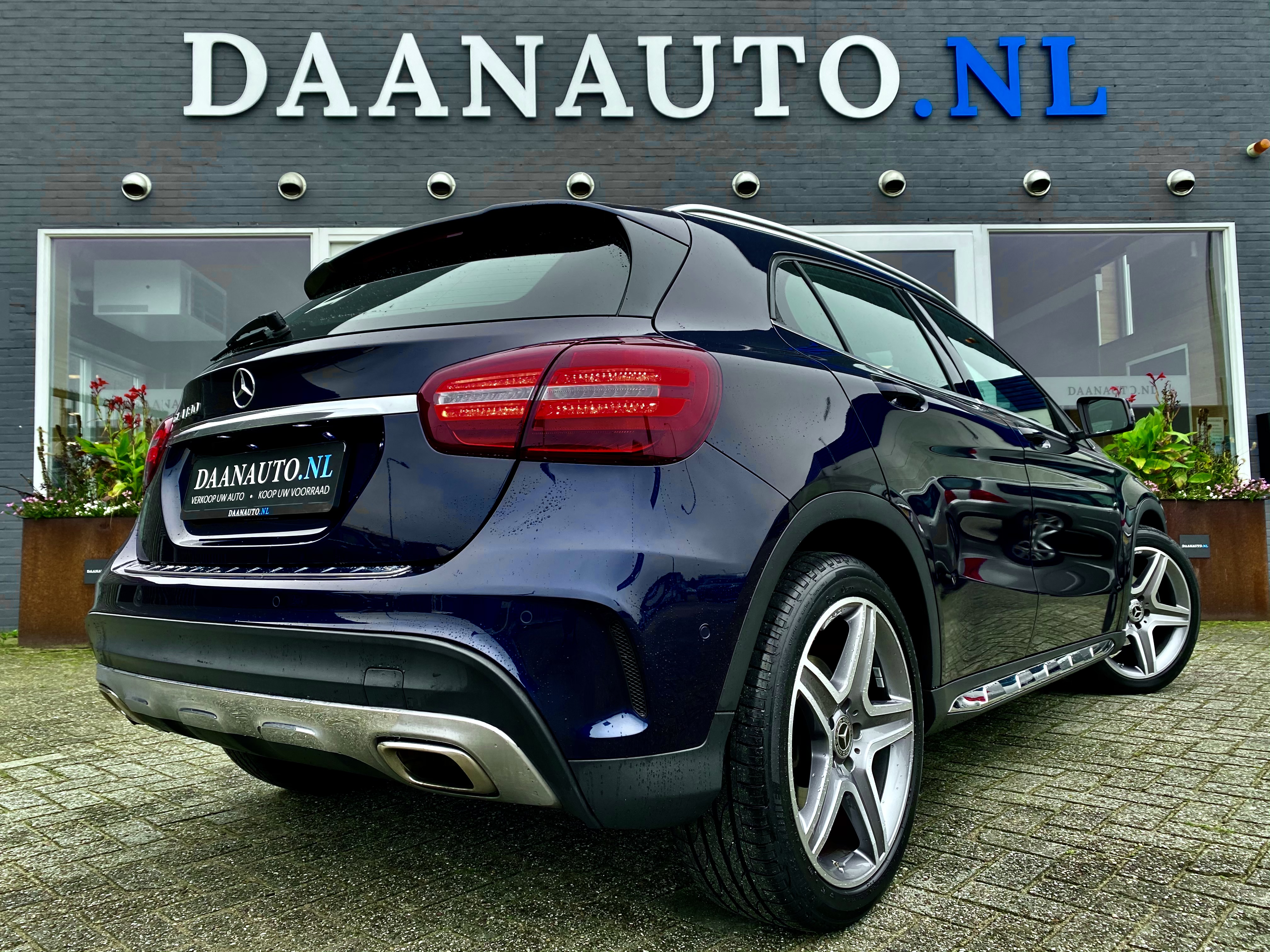 Mercedes-Benz GLA180 AMG Facelift | 19" | LED | Camera | Climate ...